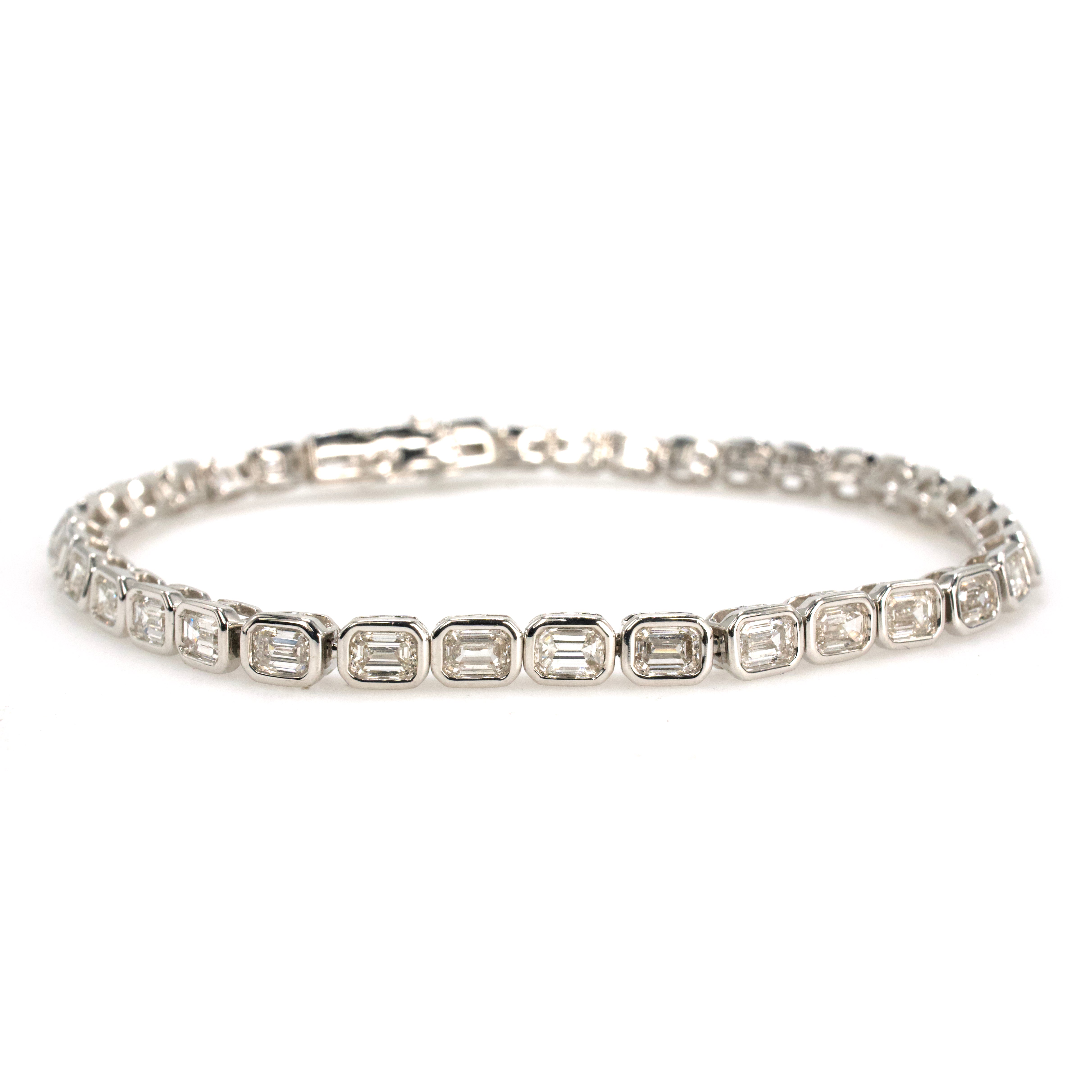 18K White Gold Tennis Bracelet with 4.95 Carats of Natural Emerald Cut ...